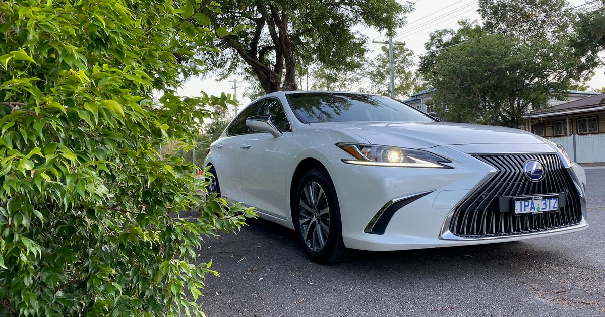 2020 Lexus ES300h Review | CarExpert