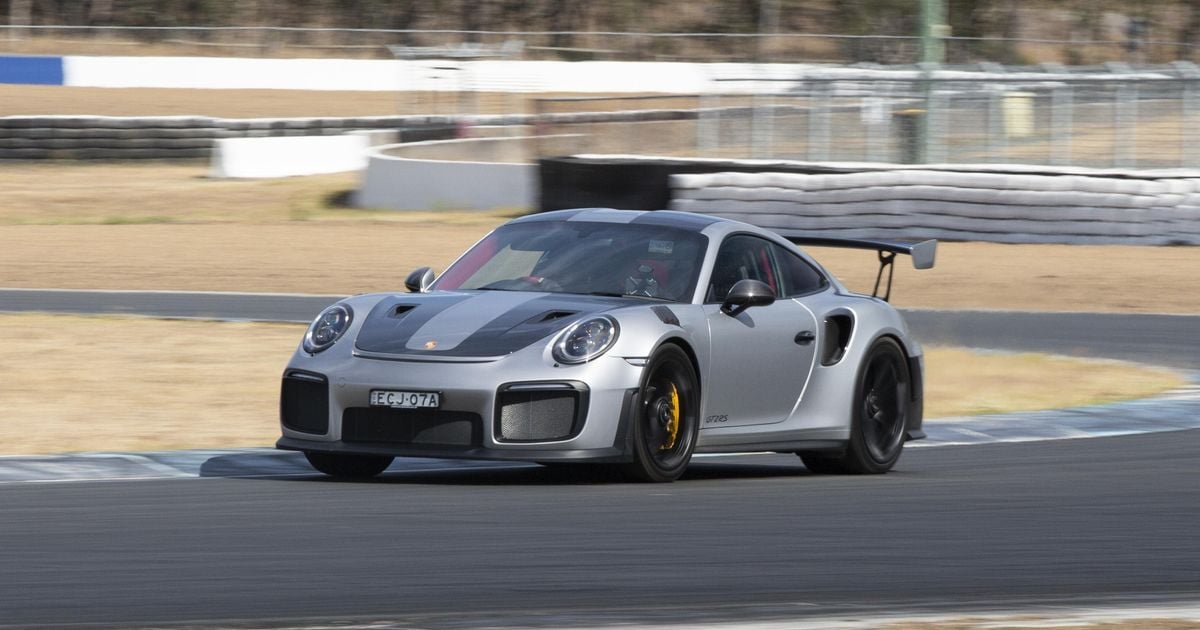 2021 Porsche 911 GT2 RS performance review | CarExpert
