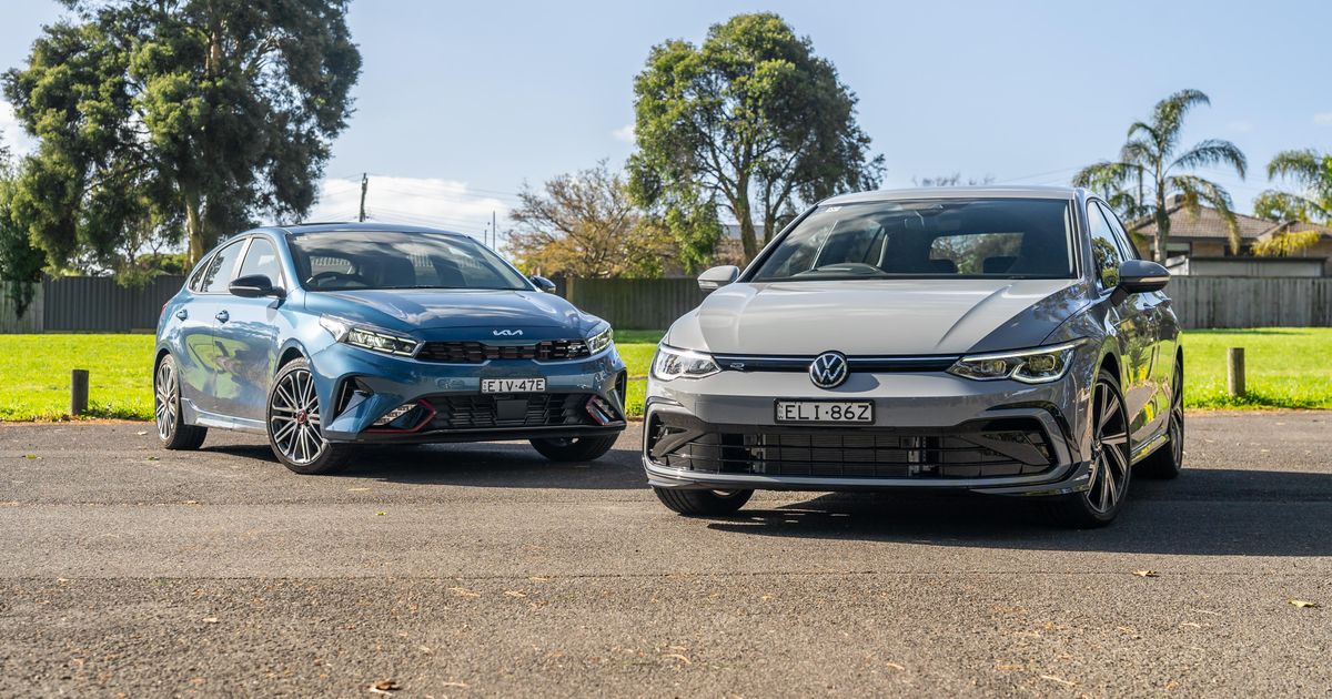 2022 Kia Cerato GT v Volkswagen Golf R-Line comparison test | CarExpert