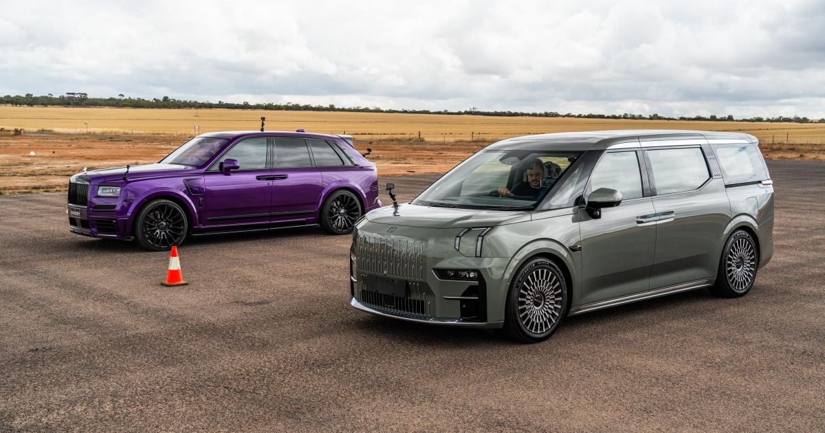 2025 Zeekr 009 vs Mansory Rolls-Royce Cullinan drag race | CarExpert