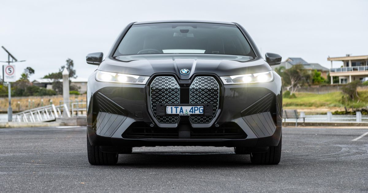 BMW offers free servicing and wall box on some electric cars | CarExpert