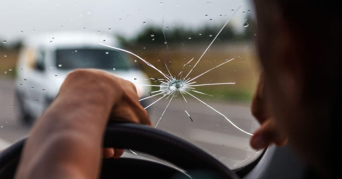 Is it legal to drive with a broken windscreen/windshield? | CarExpert