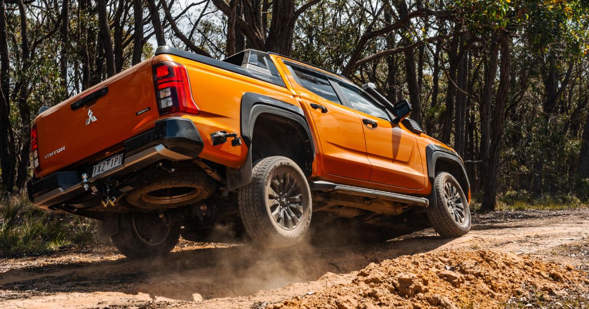 4WD controls explained: How to use 2H, 4H, 4L and diff locks | CarExpert