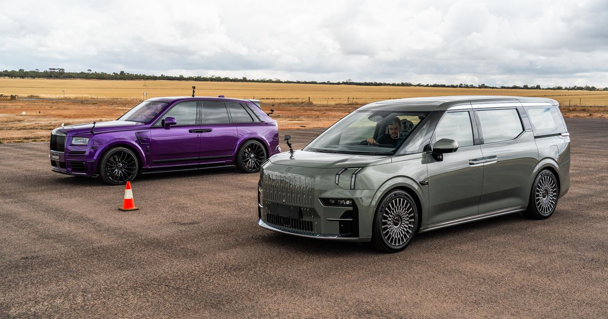 2025 Zeekr 009 vs Mansory Rolls-Royce Cullinan drag race | CarExpert