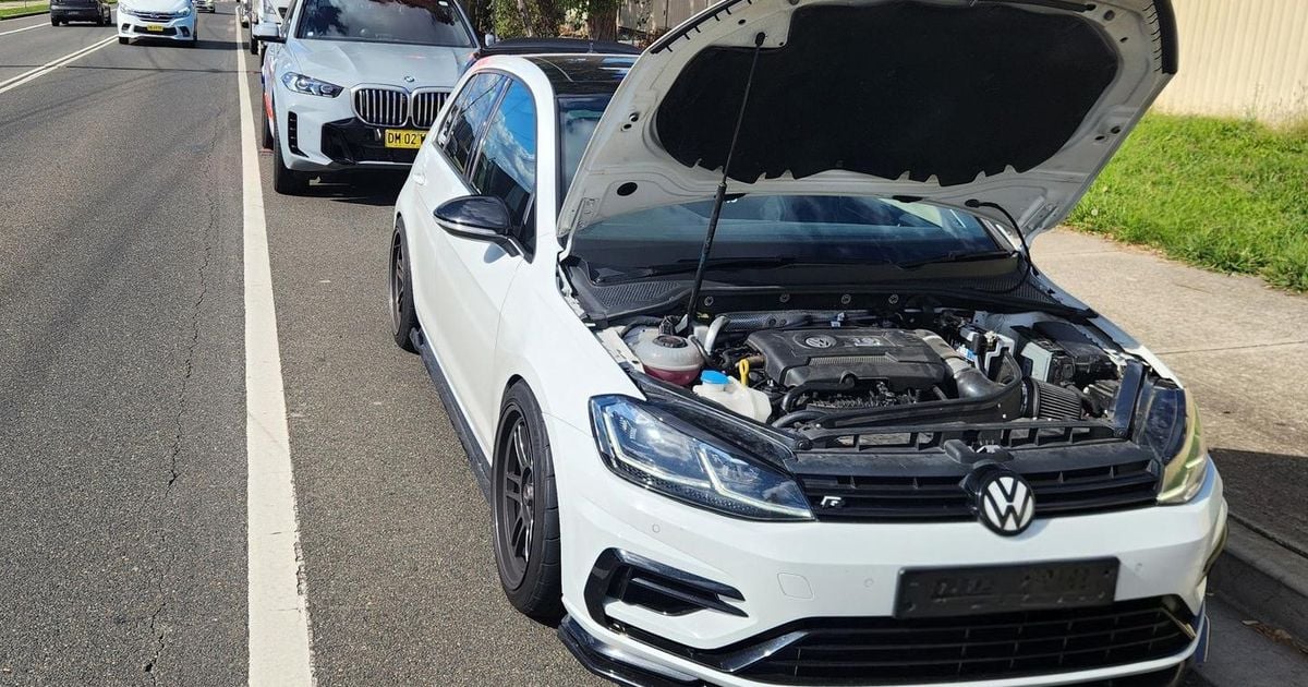 Snap, crackle, cop! Golf R driver fined by police for goading police ...