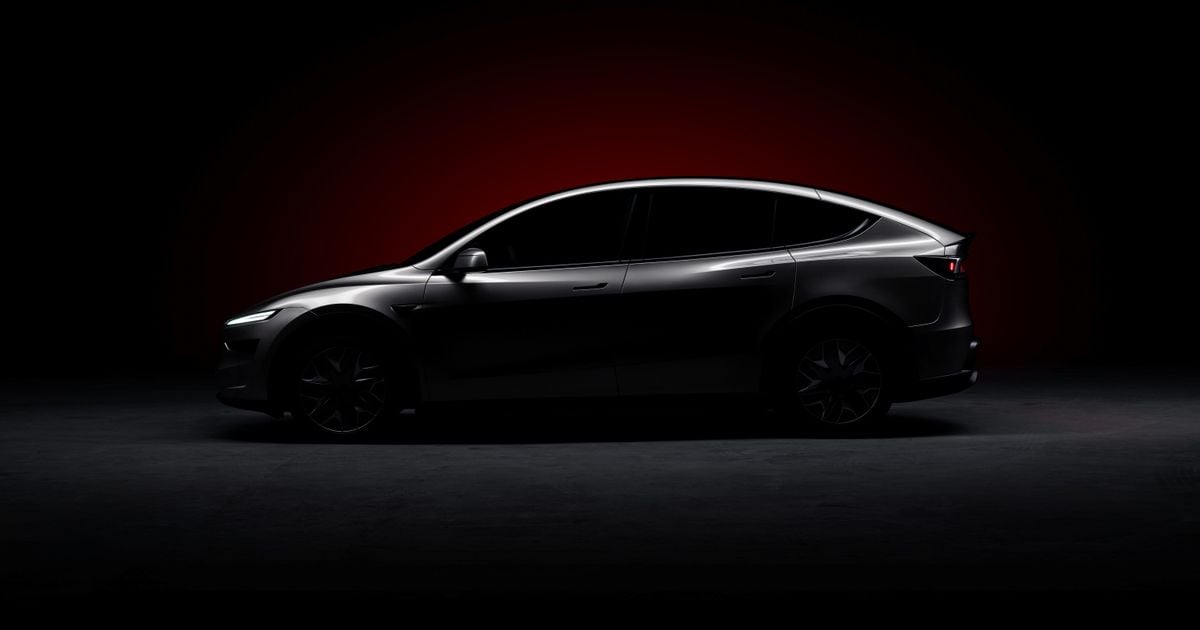 2026 Tesla Model YL teased as long-wheelbase, six-seat Model Y | CarExpert