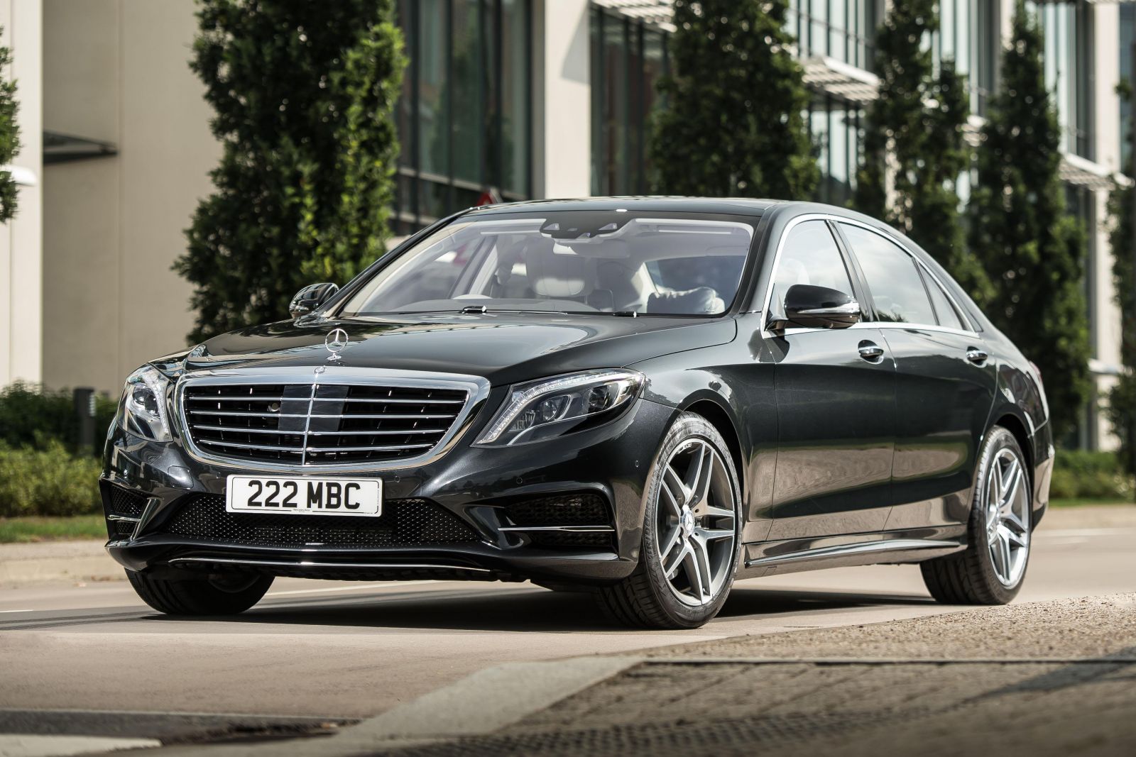 Mercedes-Benz S-Class safety and technology firsts | CarExpert