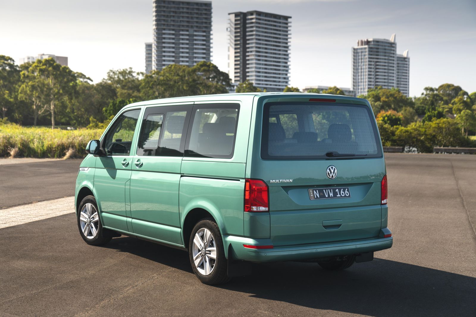 2022 Volkswagen Caravelle, Multivan, California Beach price and specs ...