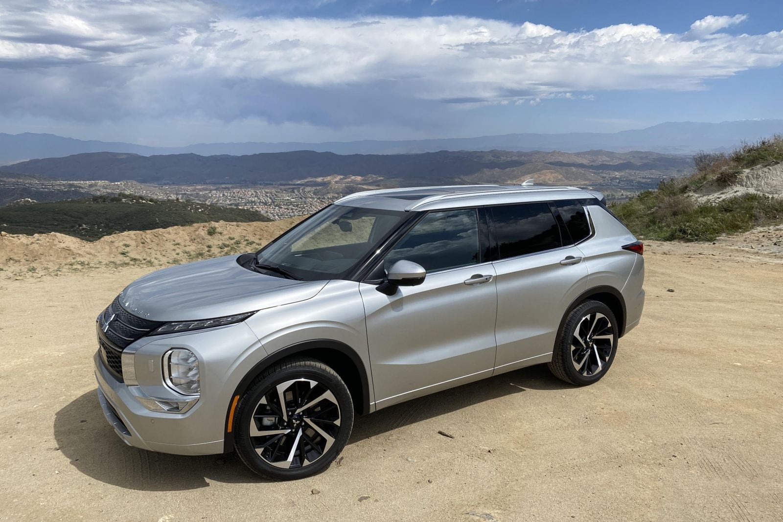 2022 Mitsubishi Outlander PHEV teased, longer EV range and seven seats ...