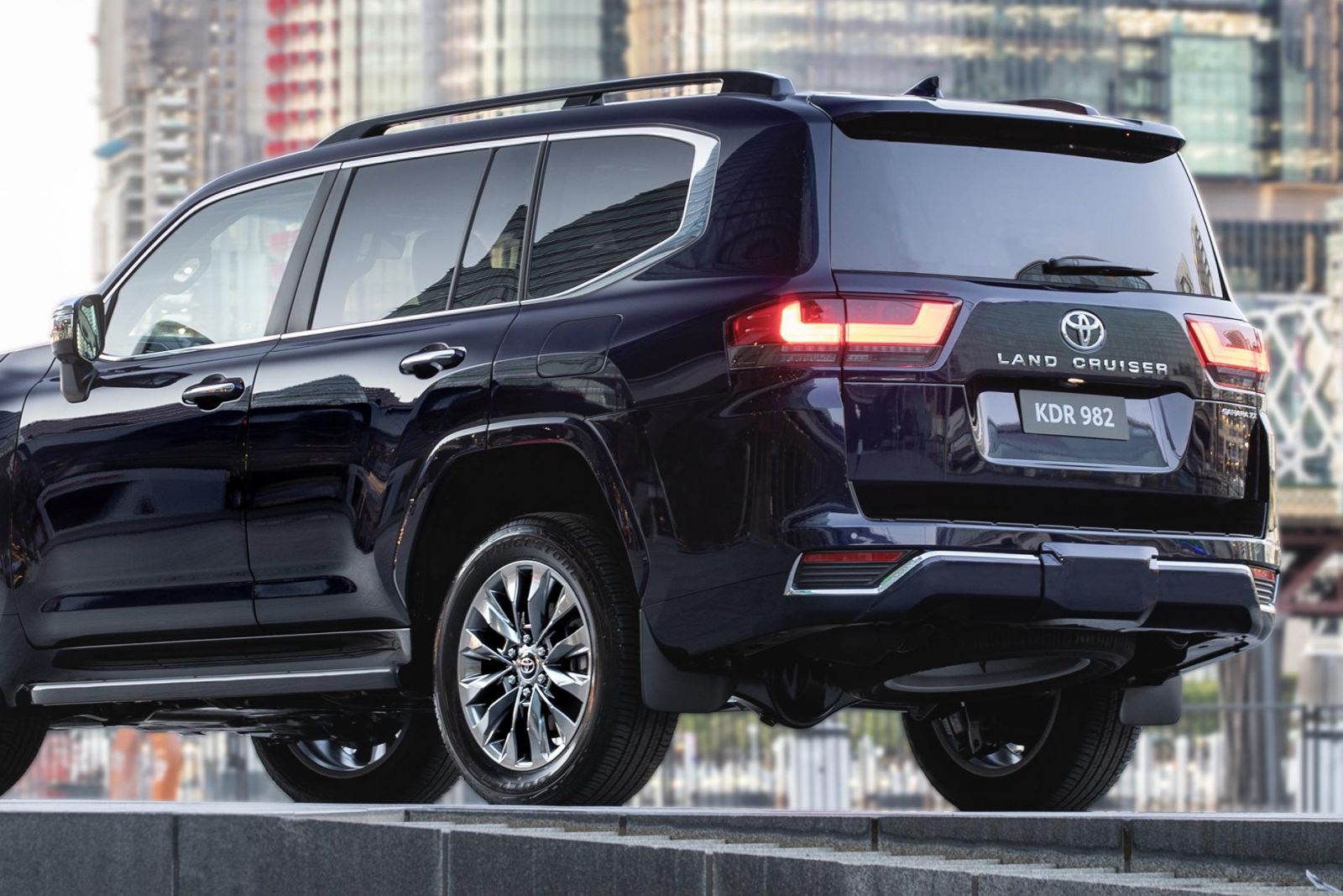 Toyota LandCruiser v Lexus LX: Differences snapshot | CarExpert