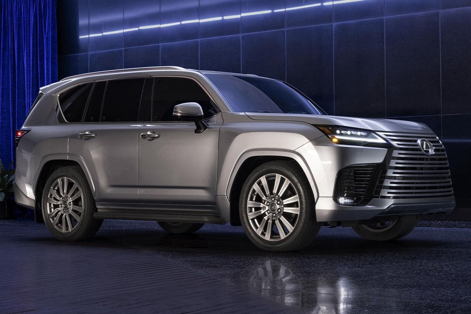Toyota LandCruiser v Lexus LX: Differences snapshot | CarExpert