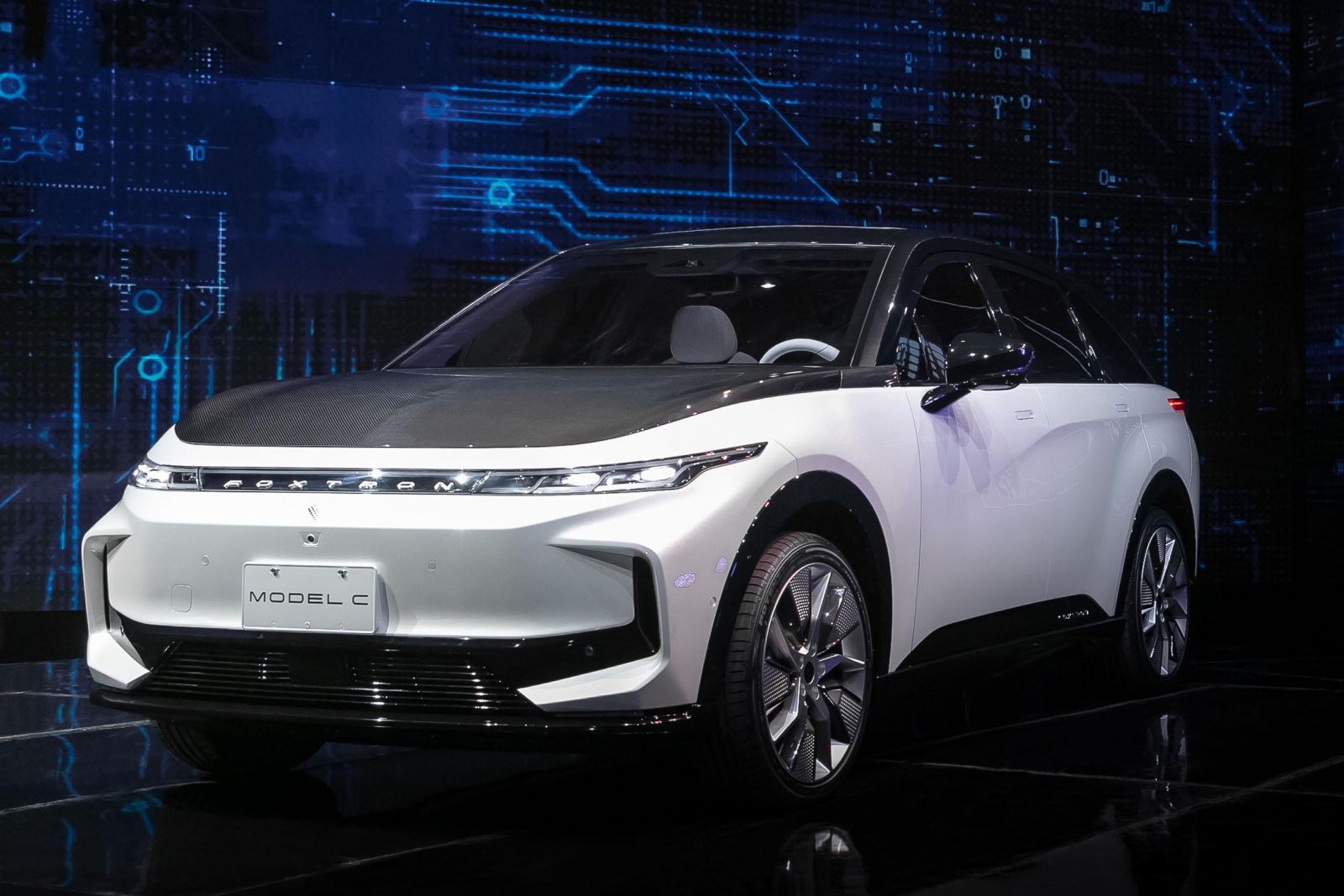 iPhone manufacturer unveils Foxtron Model C, Model E and Model T EVs ...