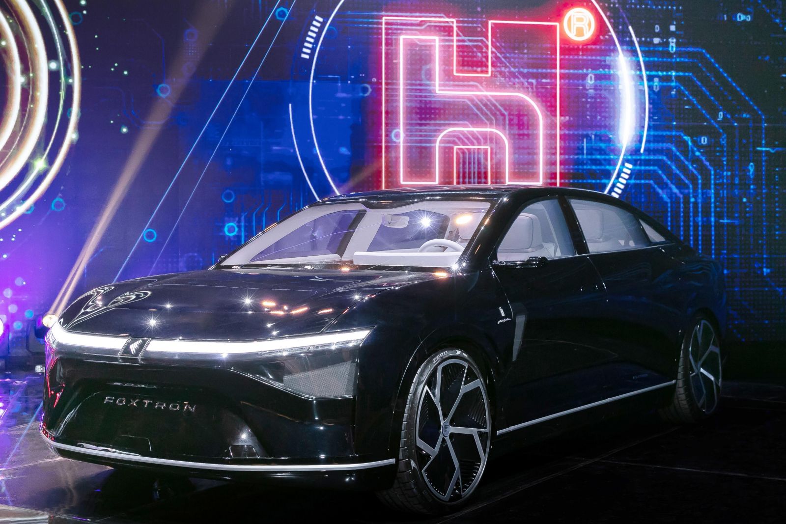 iPhone manufacturer unveils Foxtron Model C, Model E and Model T EVs ...