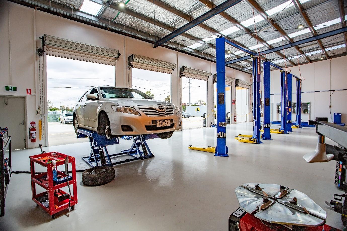 Dealership vs third-party vehicle servicing | CarExpert