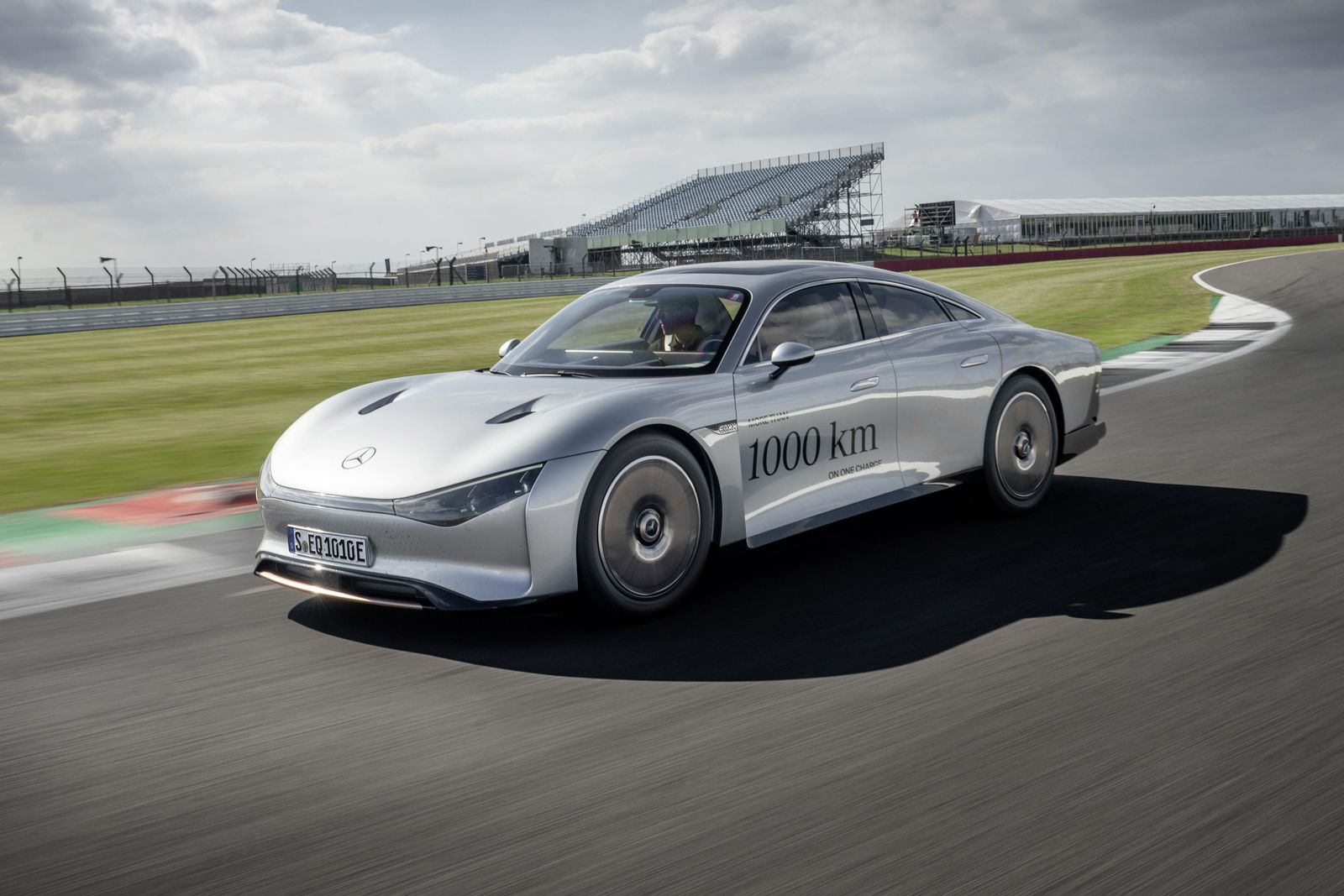 Slippery Mercedes-Benz Vision EQXX breaks its own EV range record ...
