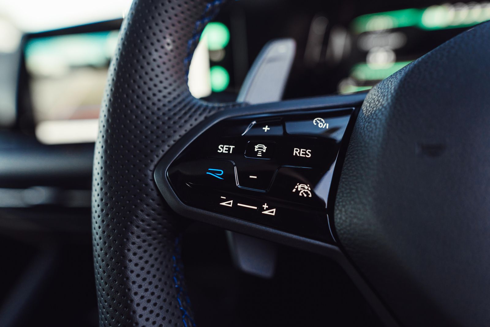Volkswagen calls haptic controls a “mistake” as it embraces buttons ...