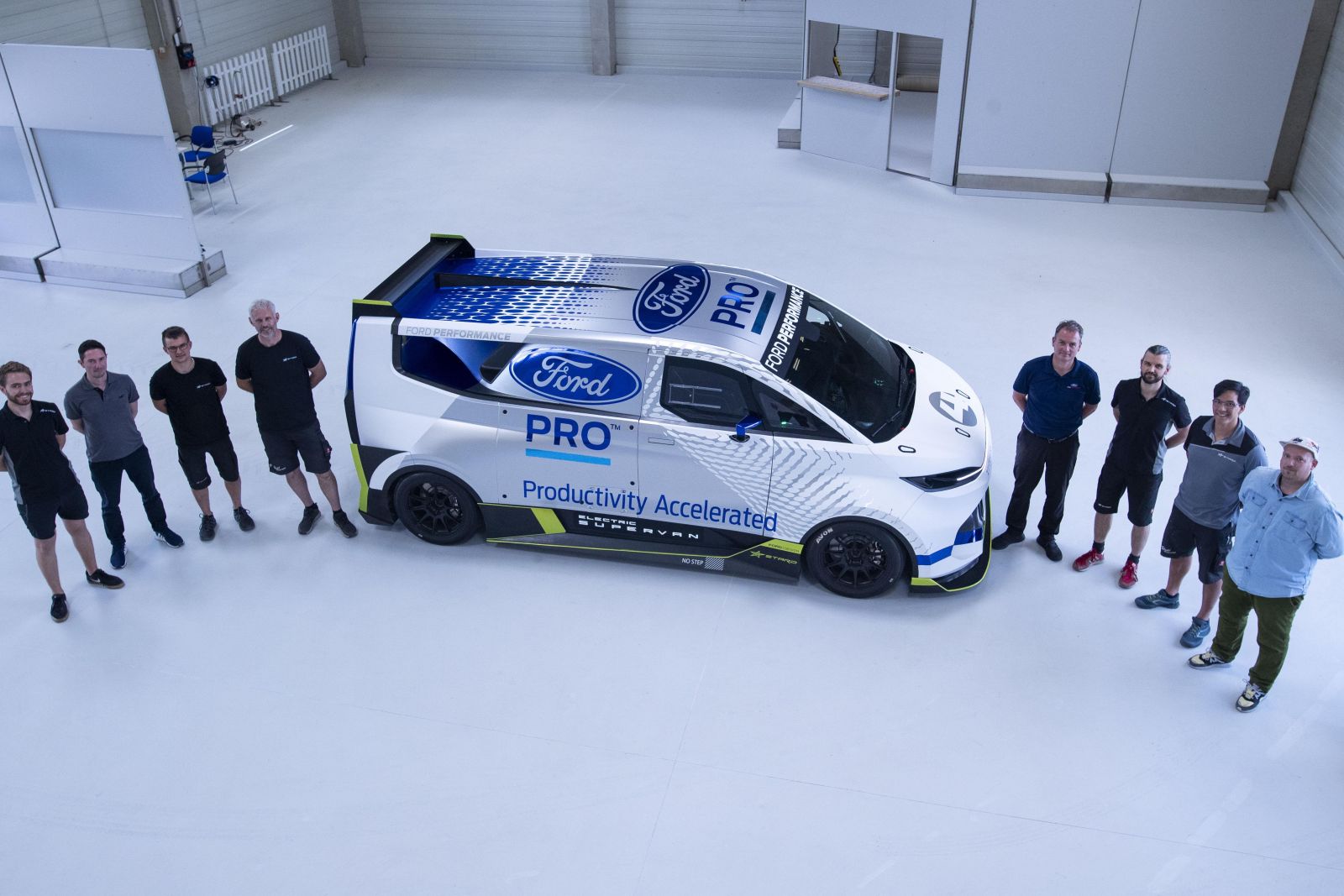 Electric Ford SuperVan concept unveiled at Goodwood with 1471kW | CarExpert