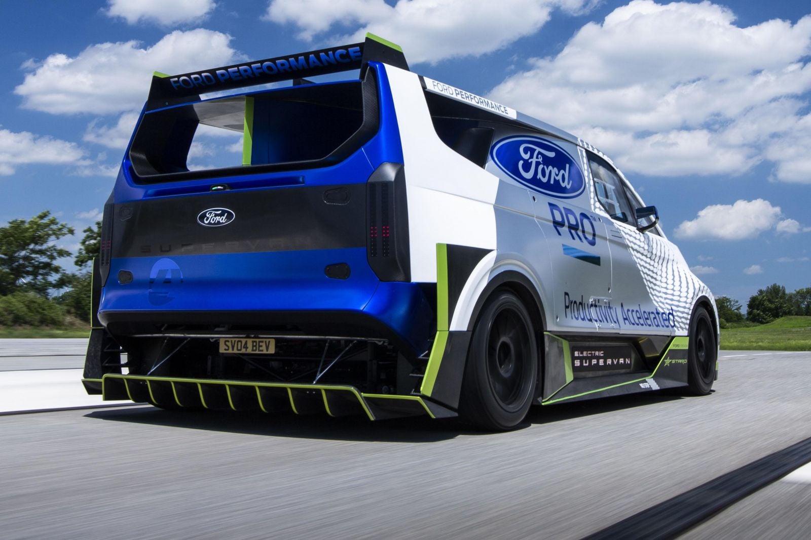 Electric Ford SuperVan concept unveiled at Goodwood with 1471kW | CarExpert