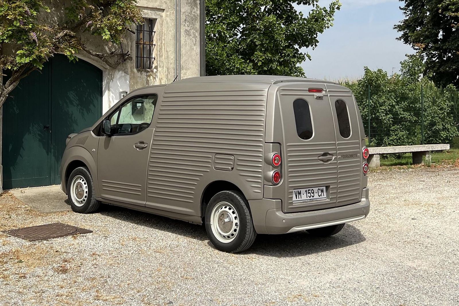 Citroen goes retro with Berlingo-based 2CV throwback | CarExpert