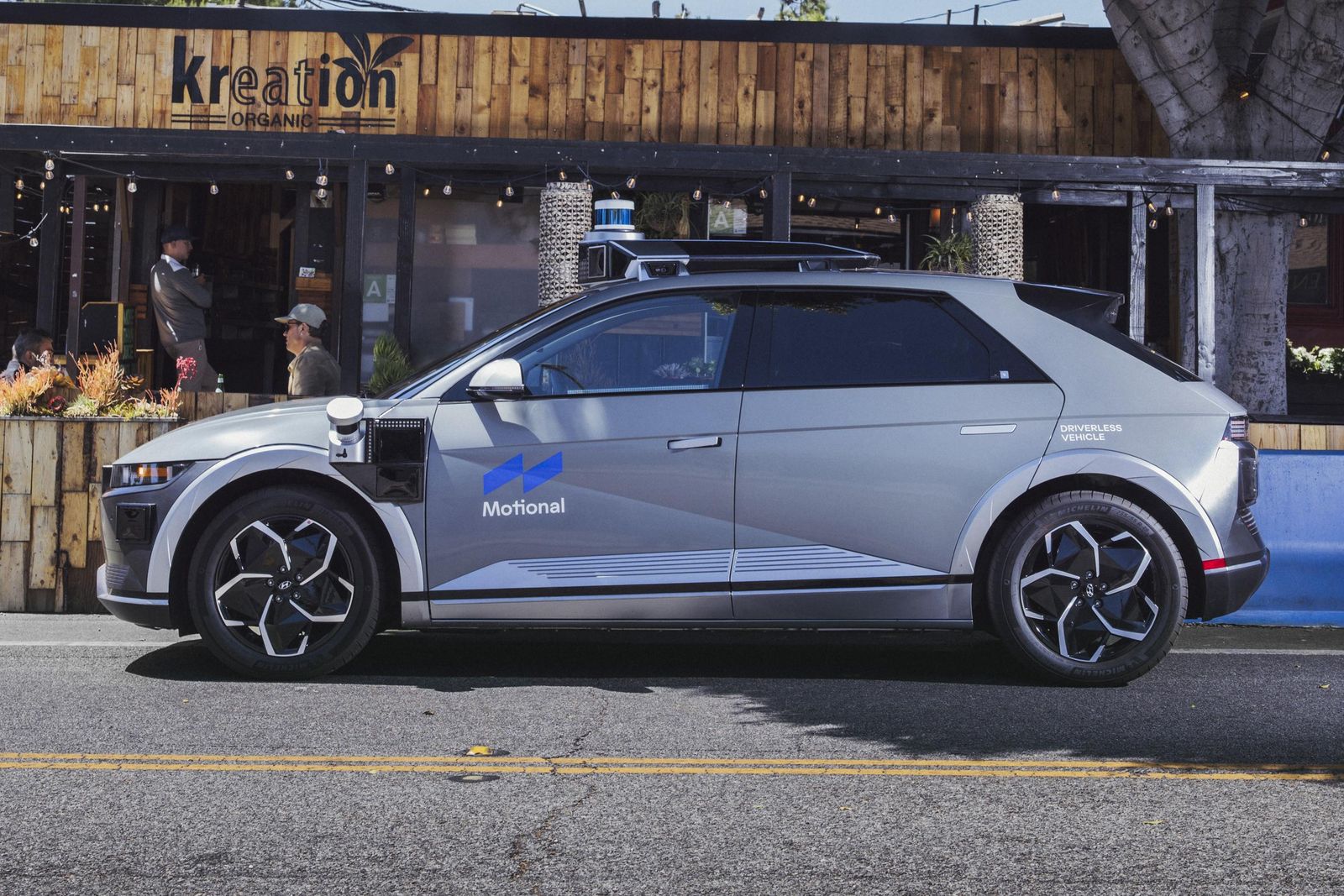 Uber to deploy Ioniq 5 robotaxis to 'millions of customers' in US ...