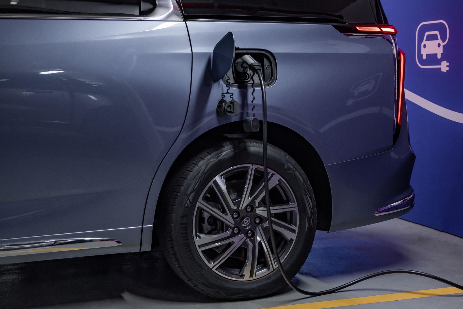 2023 LDV MIFA 9 price and specs | CarExpert