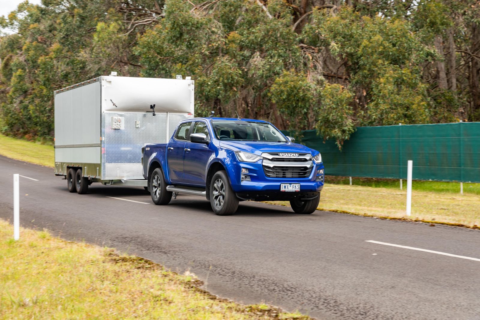 4WD controls explained: How to use 2H, 4H, 4L and diff locks | CarExpert