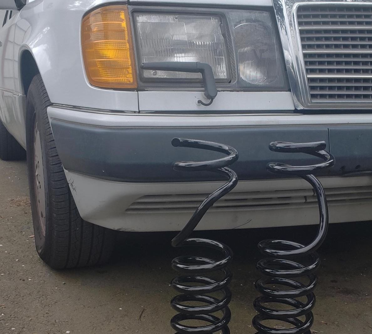 'It's not stupid if it works': The wacky Mercedes 124 4Matic front ...