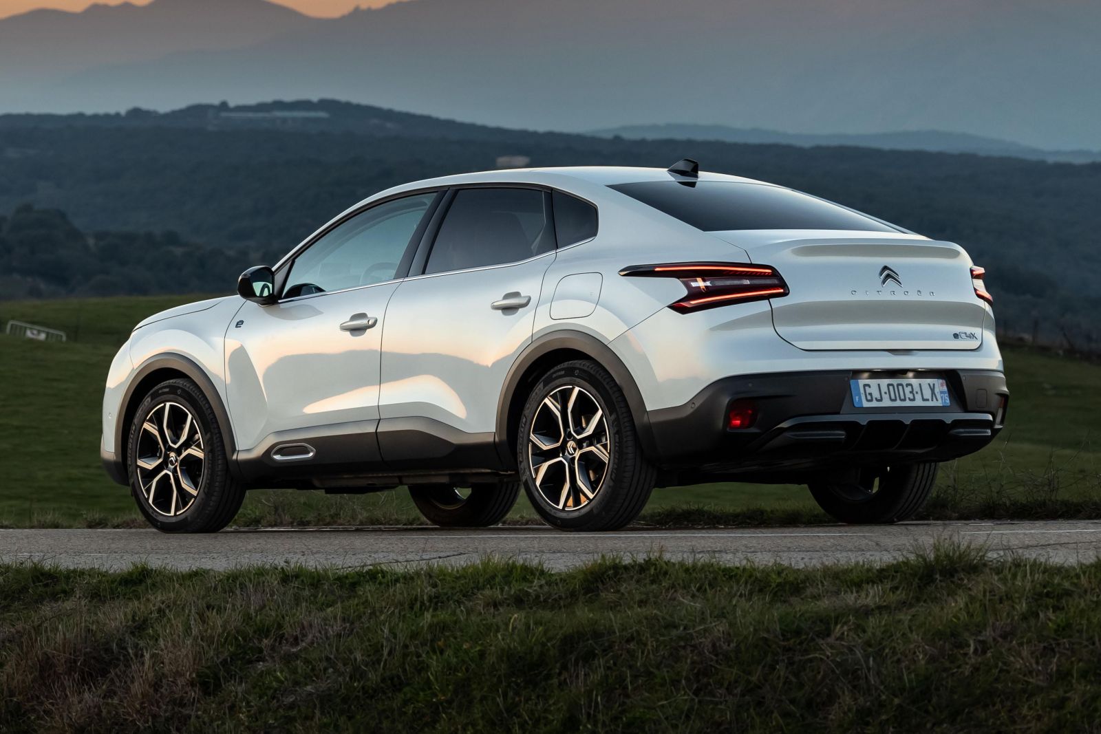 Electric Citroen C4 updated with more power, range | CarExpert