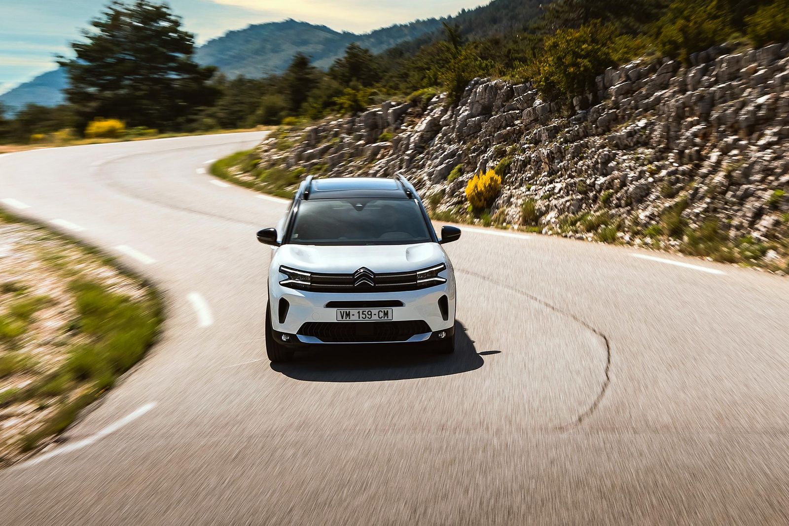 Electrified Citroen C5 Aircross is as efficient as a RAV4 Hybrid ...