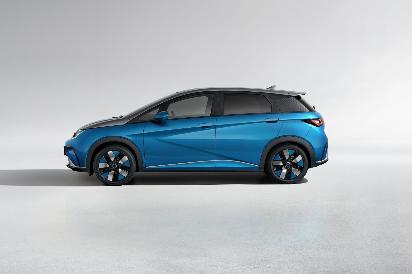 BYD's Australian retailer invests millions as electric car brand takes ...