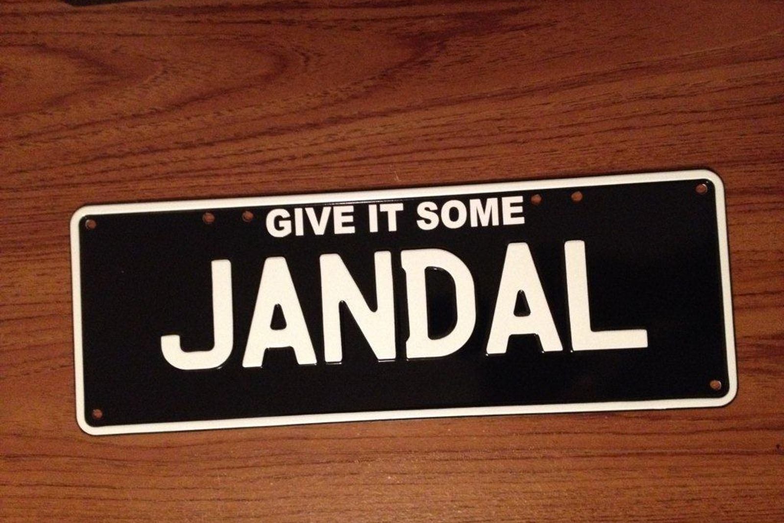Is it legal to use a fake or cloned number plate that looks real ...