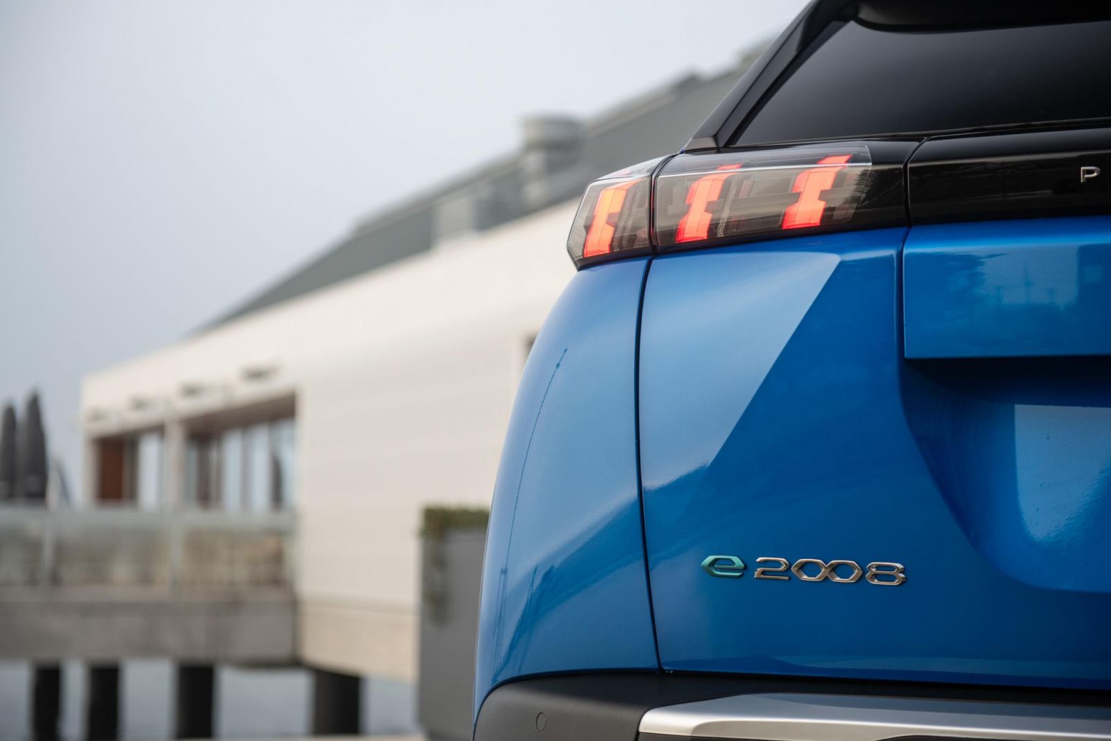 2024 Peugeot e-2008 review | CarExpert