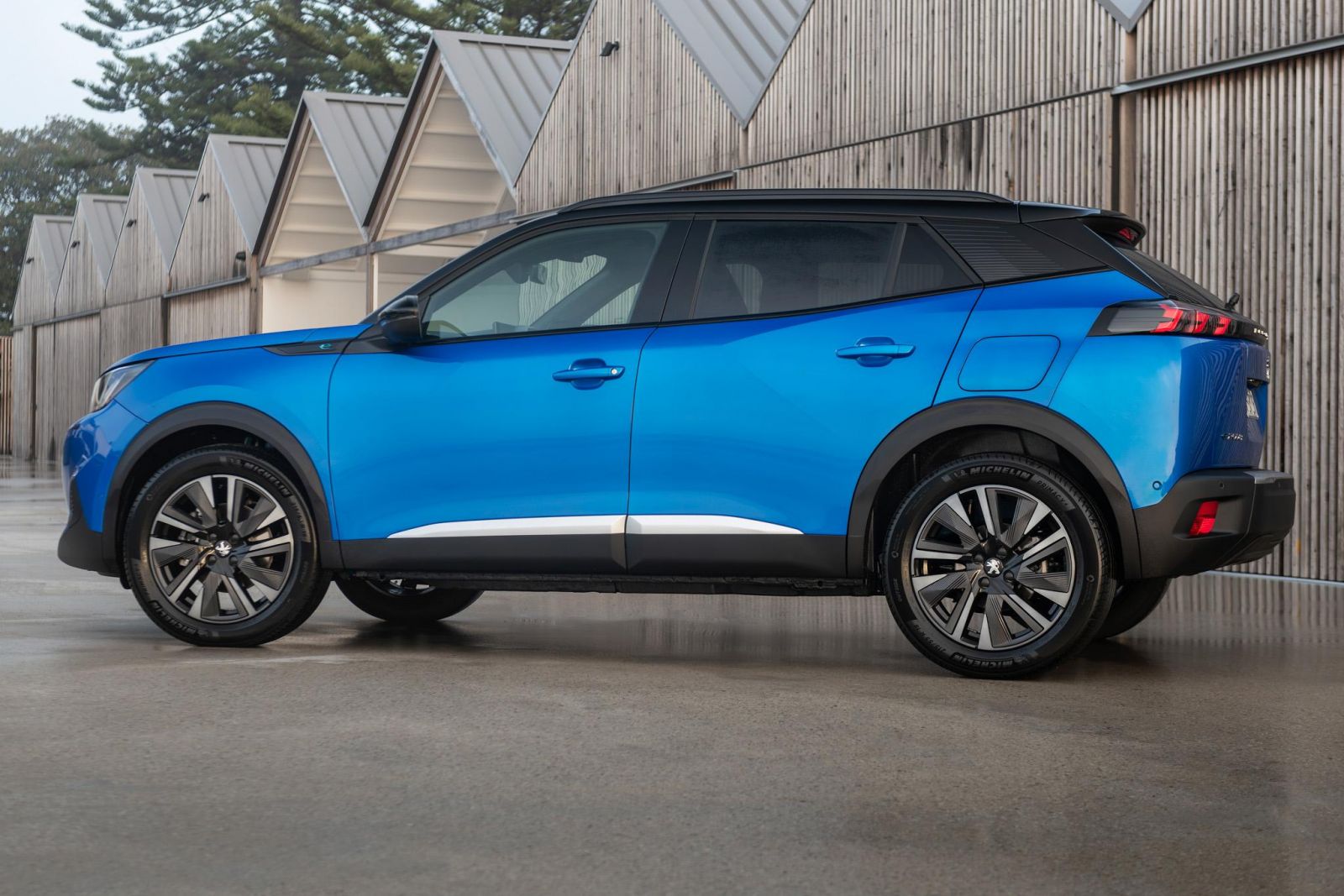 2024 Peugeot e-2008 review | CarExpert