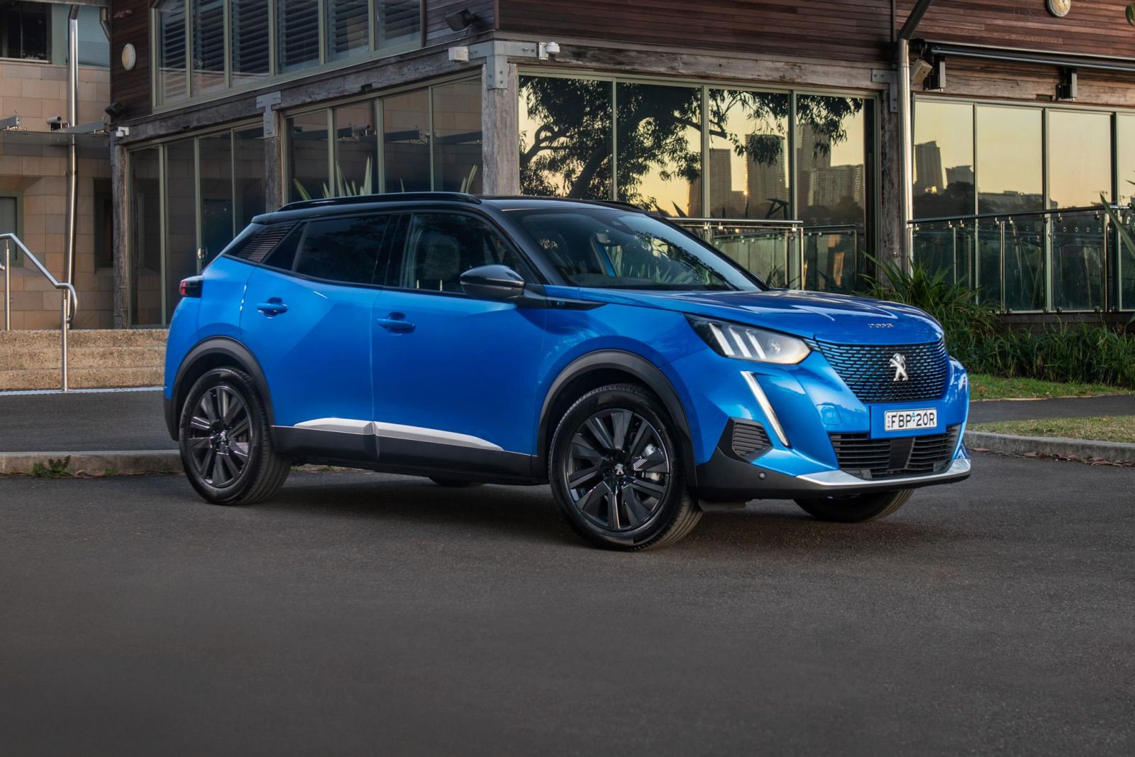 2024 Peugeot e-2008 review | CarExpert