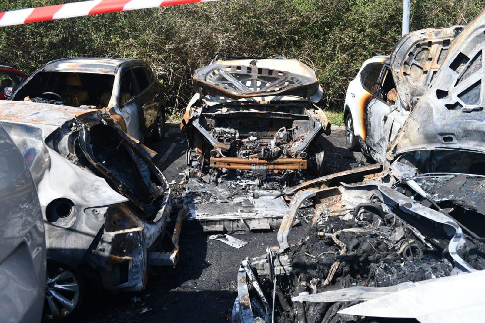 Electric car battery sparks Sydney Airport carpark blaze | CarExpert