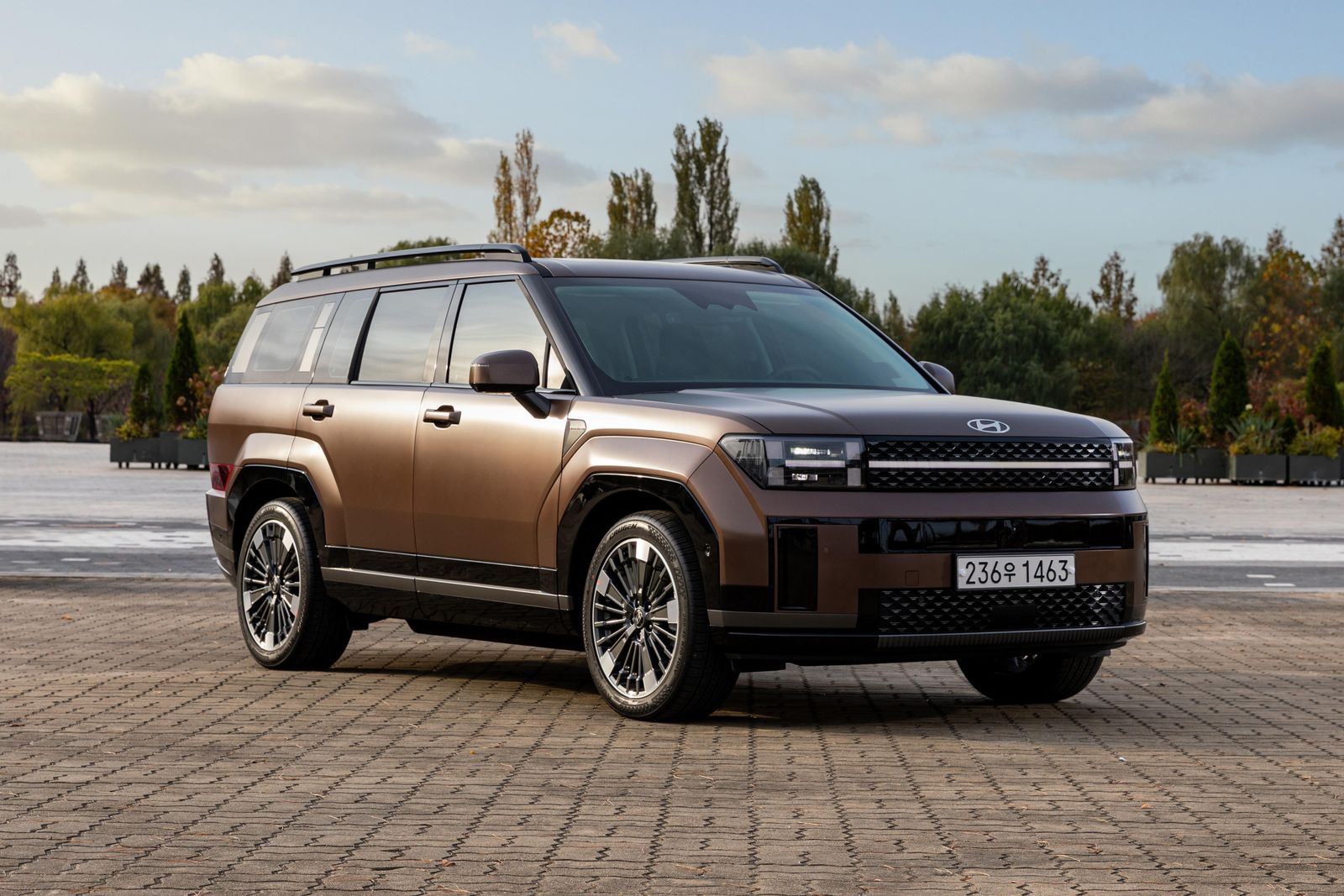 The large SUVs with the best fuel economy | CarExpert