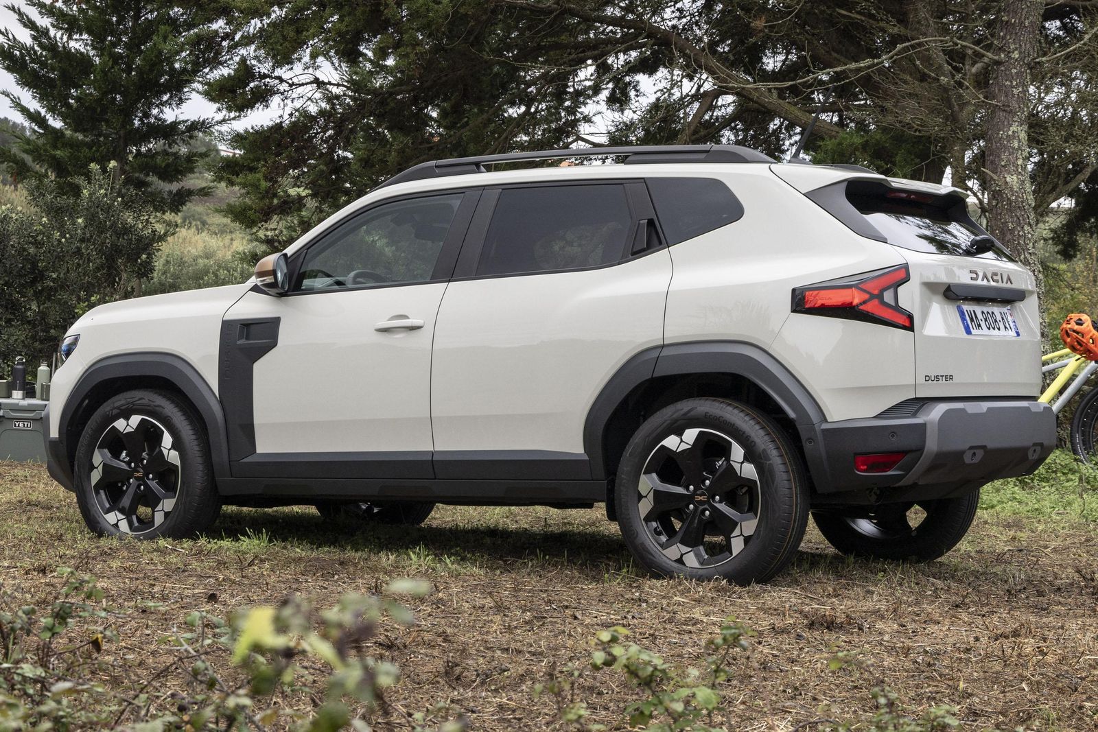 Dacia Duster gains macho styling, hybrid drivetrains | CarExpert