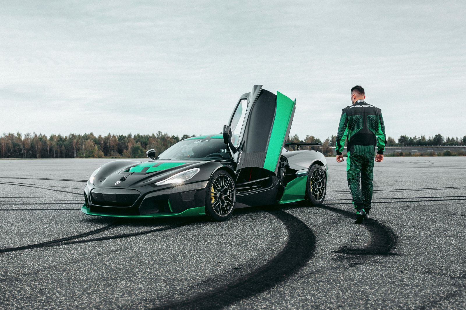 Rimac Nevera tops 270km/h... in reverse | CarExpert