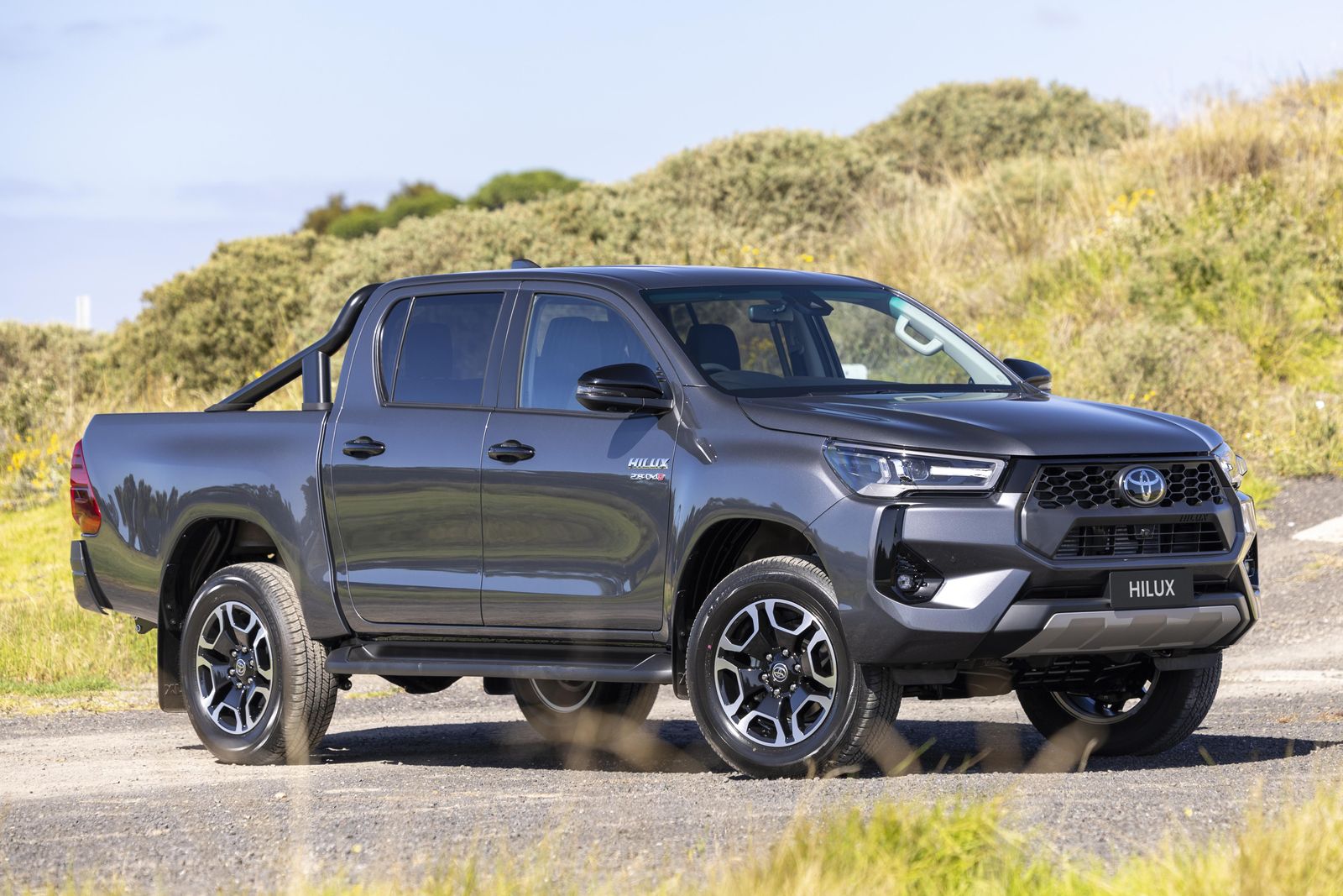 2024 Toyota HiLux V-Active Technology: Mild-hybrid HiLux price and ...