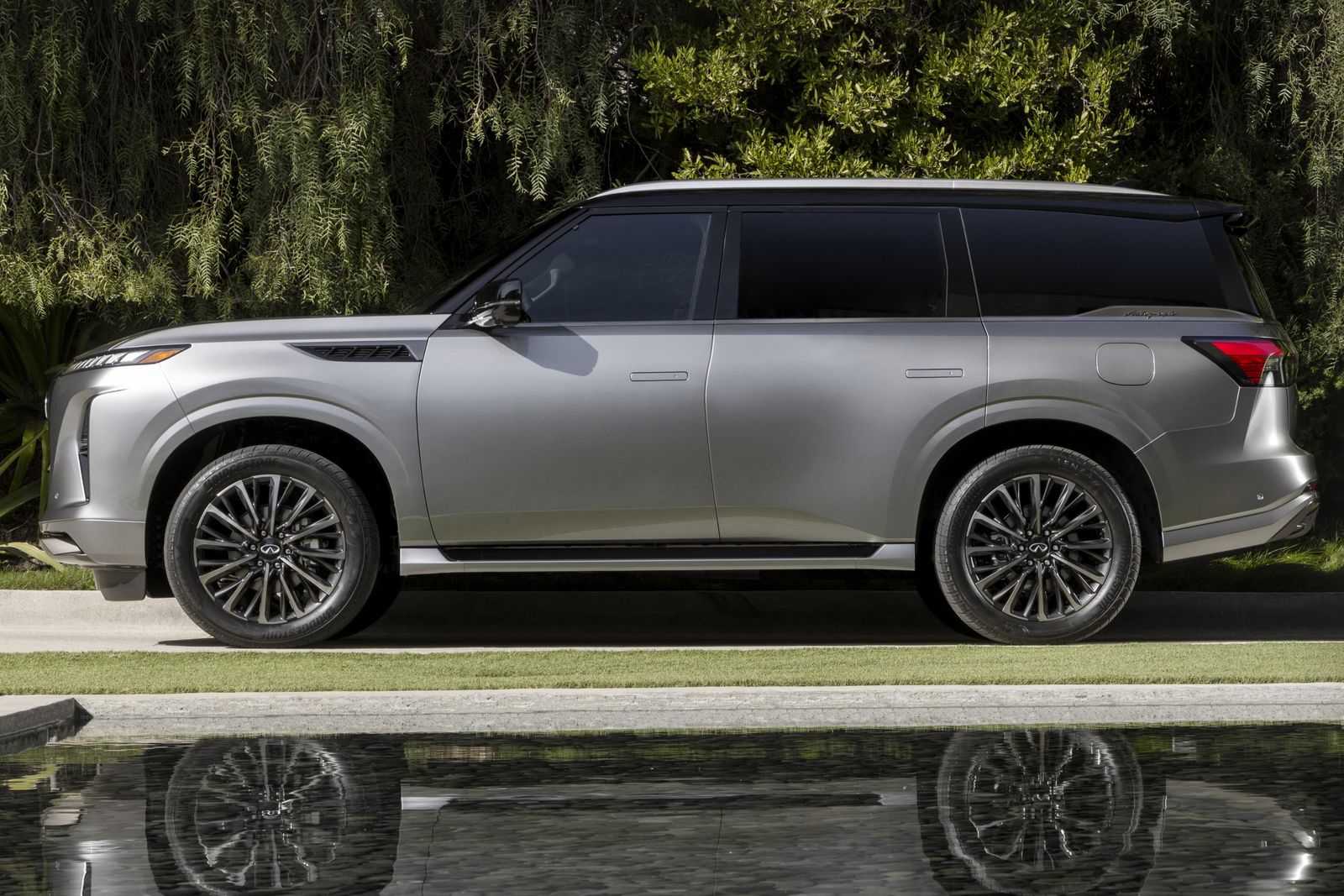 2025 Infiniti QX80 previews new Nissan Patrol with twin-turbo V6 ...