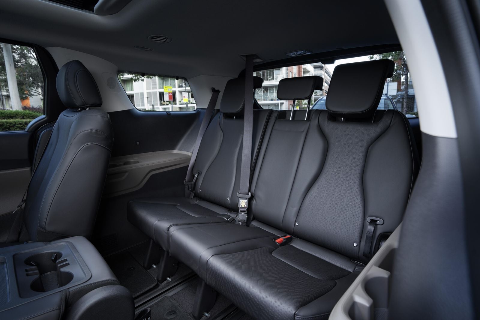 2025 Kia Carnival Hybrid review | CarExpert