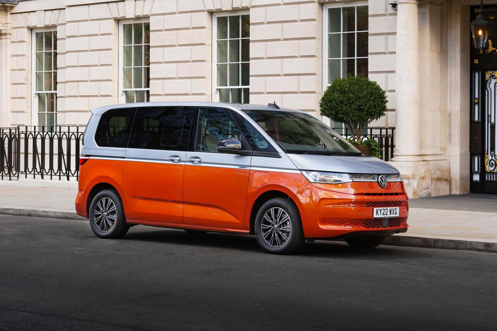 2025 Volkswagen Multivan: Plug-in hybrid Carnival rival still a chance ...