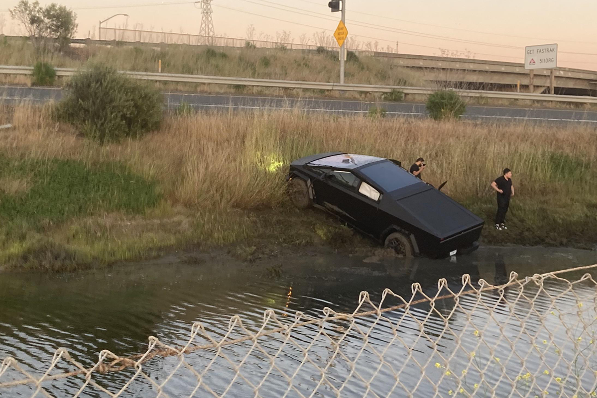People keep crashing Tesla Cybertrucks | CarExpert