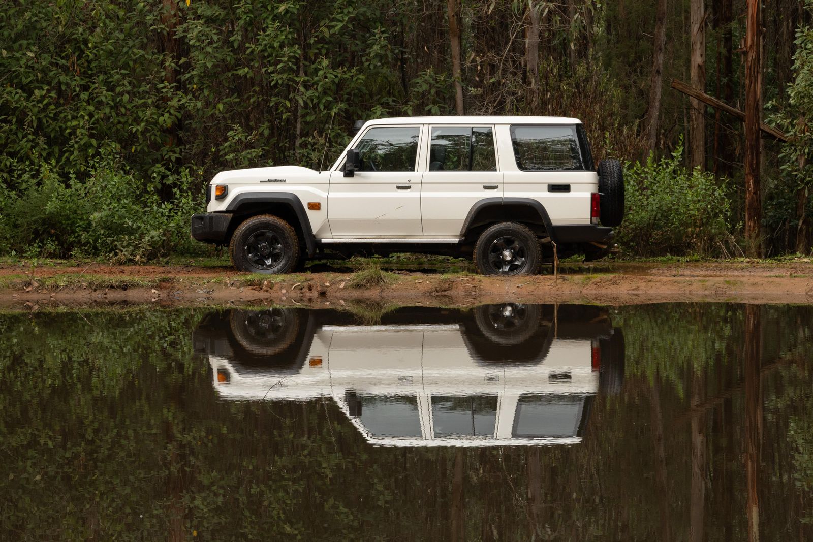 2024 Toyota LandCruiser 70 Series V8 off-road review | CarExpert