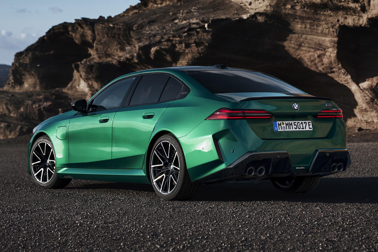 2025 BMW M5 becomes a 535kW PHEV V8 weapon | CarExpert
