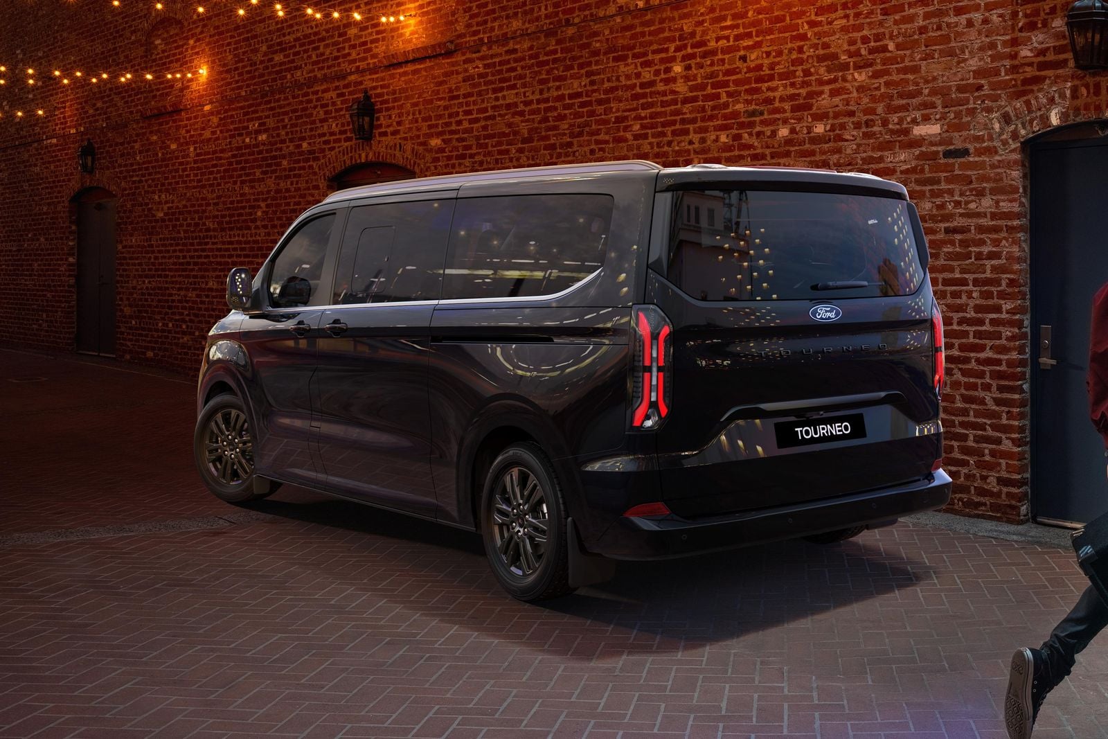 2025 Ford Tourneo review | CarExpert