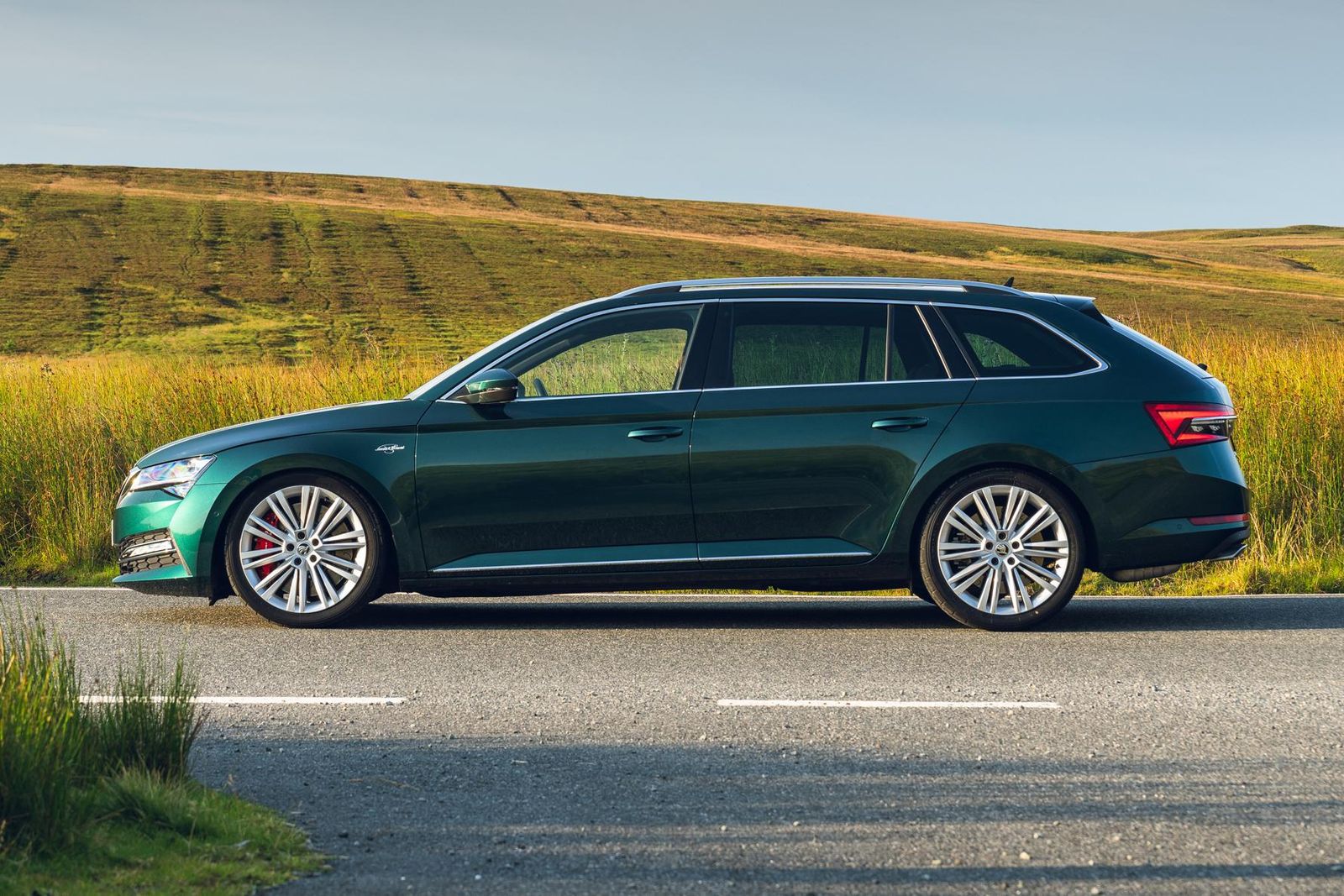 Demure Skoda Superb will blow the doors off a V8 Commodore | CarExpert