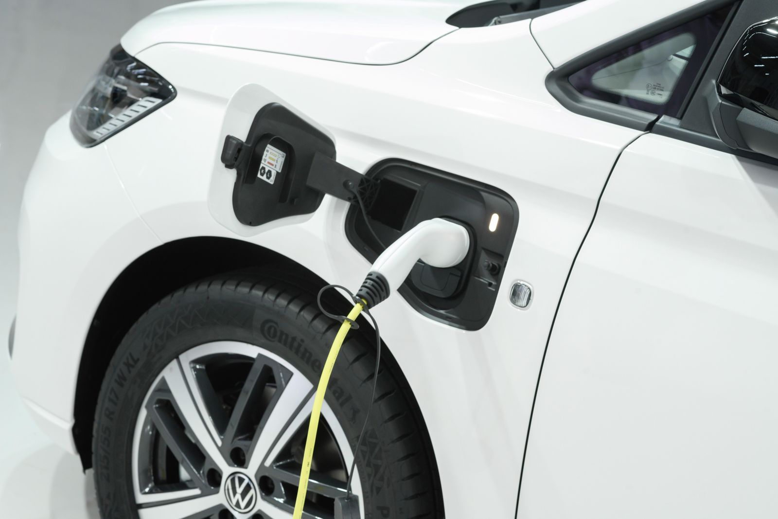 Volkswagen wants to launch Australia's first small PHEV van | CarExpert