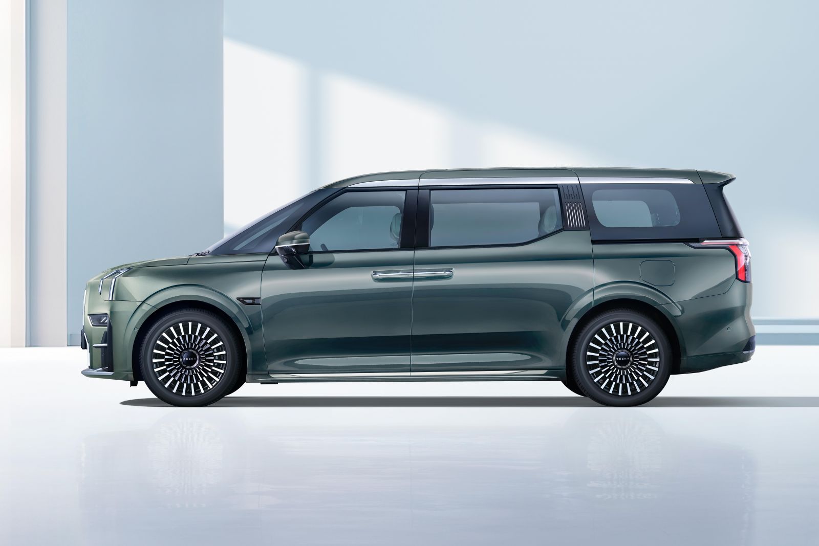 2025 Zeekr 009 price and specs: Luxury EV people mover starts at ...