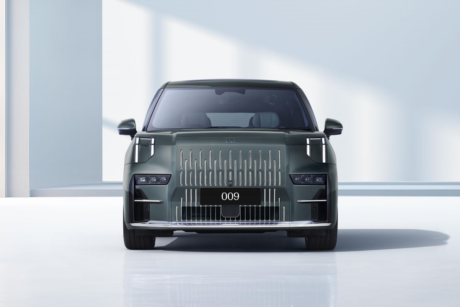 2025 Zeekr 009 price and specs: Luxury EV people mover starts at ...